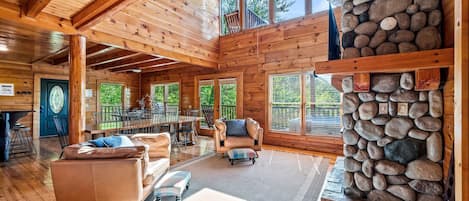 Casa, várias camas (Cades Cove) | Área de estar
