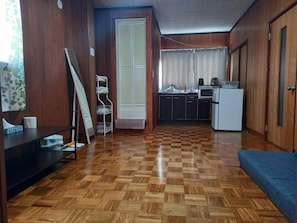 Suite Clássica, não fumadores (Western Style Room) | Sala de estar | Televisor LED