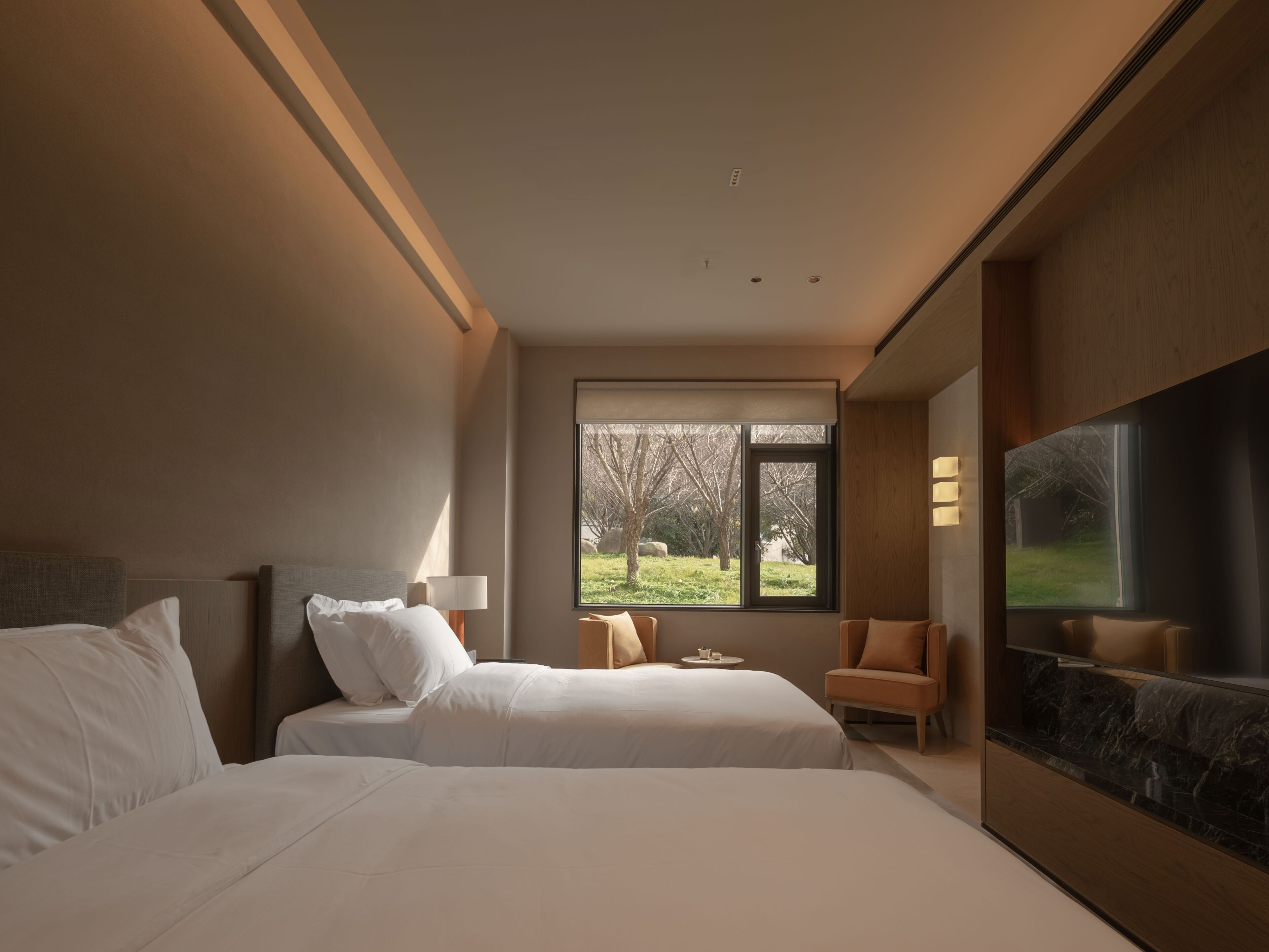Quarto Twin Básico, vista para a colina | Secretária, Wi-fi grátis, roupa de cama fornecida 