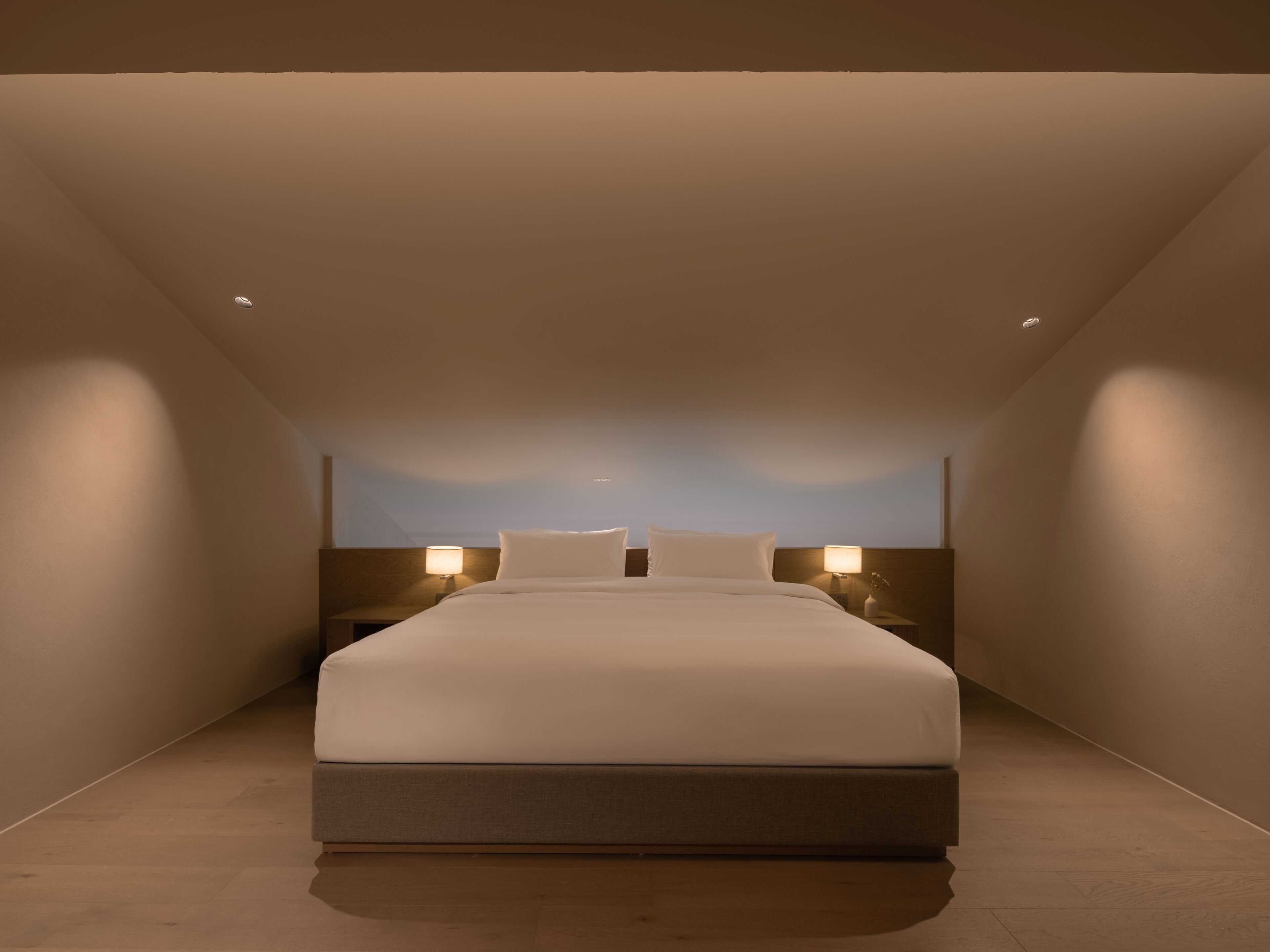 Dúplex Básico | Secretária, Wi-fi grátis, roupa de cama fornecida 