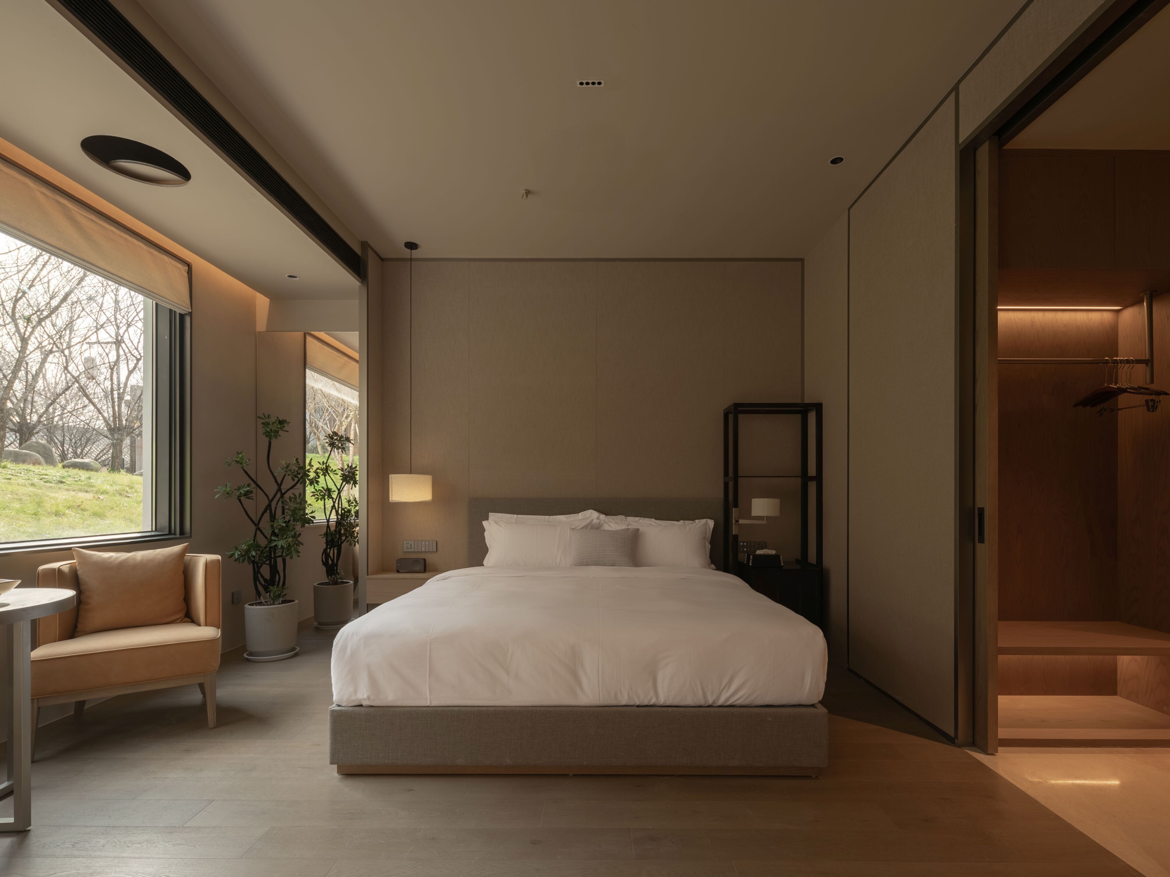 Quarto Duplo Comfort | Secretária, Wi-fi grátis, roupa de cama fornecida 