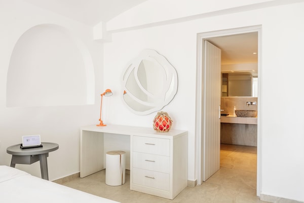 Mancave Sanctum Caldera Suites - Oia