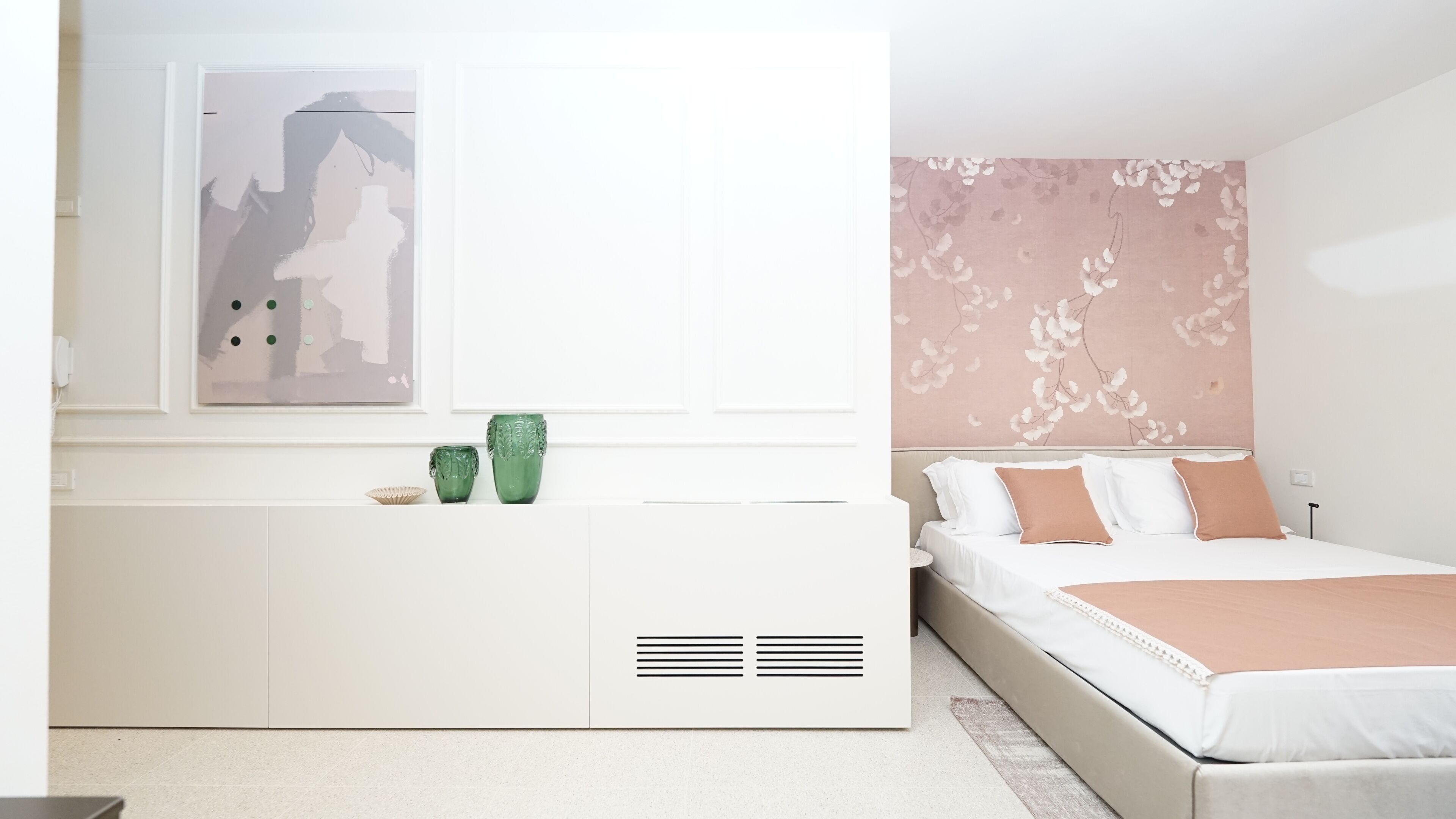 Apartamento clássico, sacada, vista para o canal | Ferros/tábuas de passar roupa, Wi-Fi de cortesia, roupa de cama