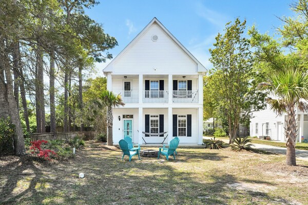 Walk To Beach! Pet-friendly Oak Island Home - Oak Island, NC