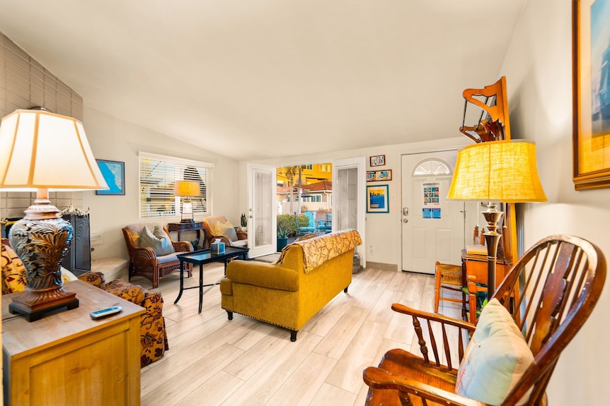 25% Off Sept Wkday, Amazing Location, Walk 2 Beach - Ventura, CA