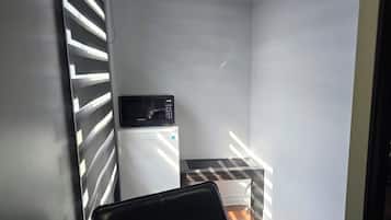 Quarto quádruplo | Cortinas blackout, ferros/tábuas de passar roupa, Wi-Fi de cortesia