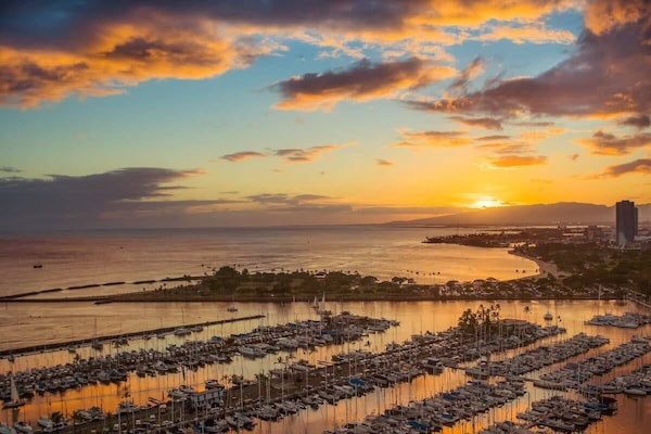@ Marbella Lane - Executive Suite Steps To Beach - Honolulu, HI