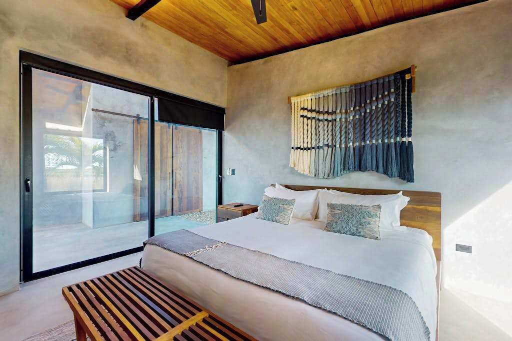 Elegant Waterfront Villa With Private Pool, Terrace And Beach Club Access - Placencia