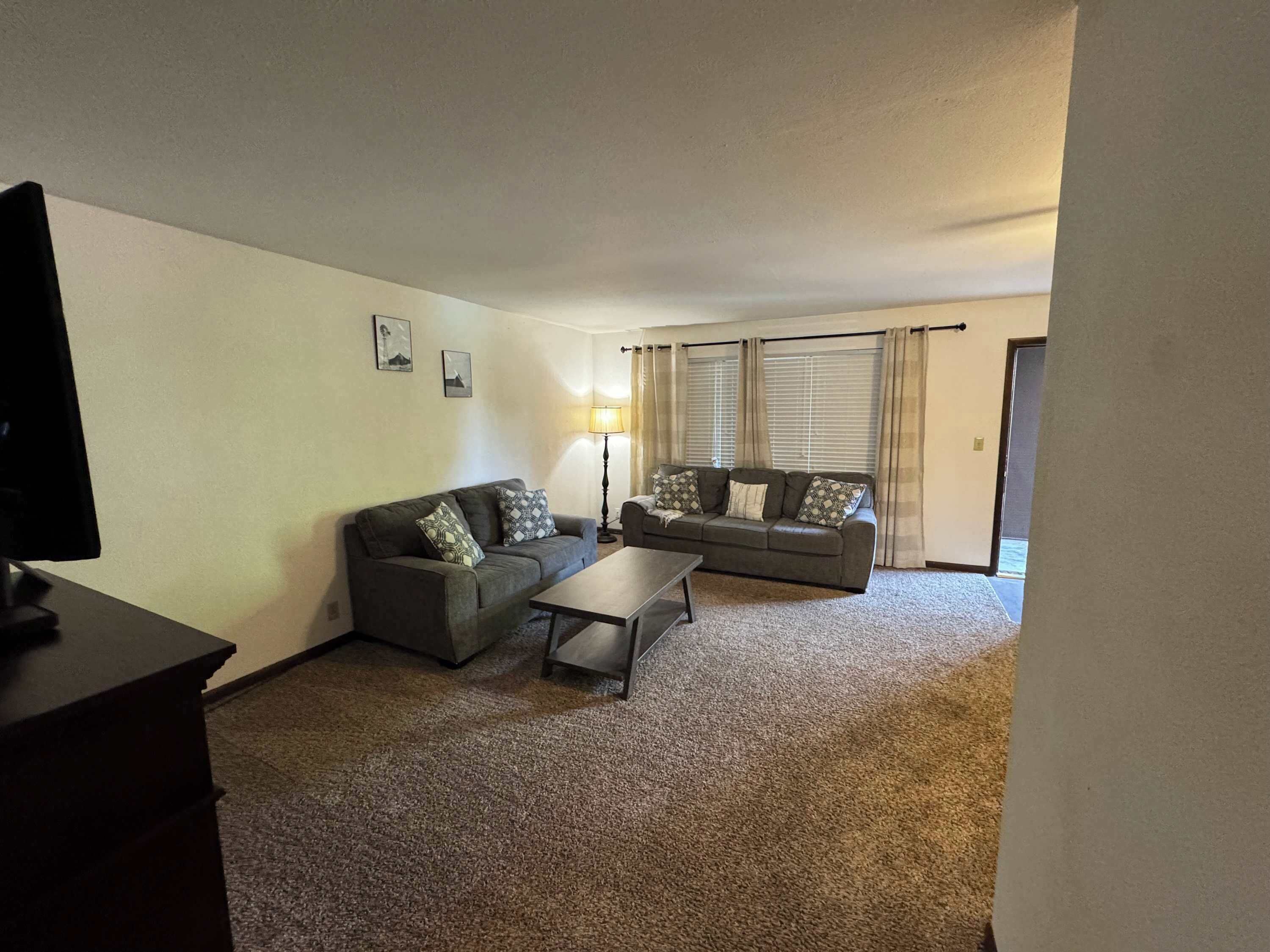 Cozy Lakeside One Bedroom Escape - Wichita, KS