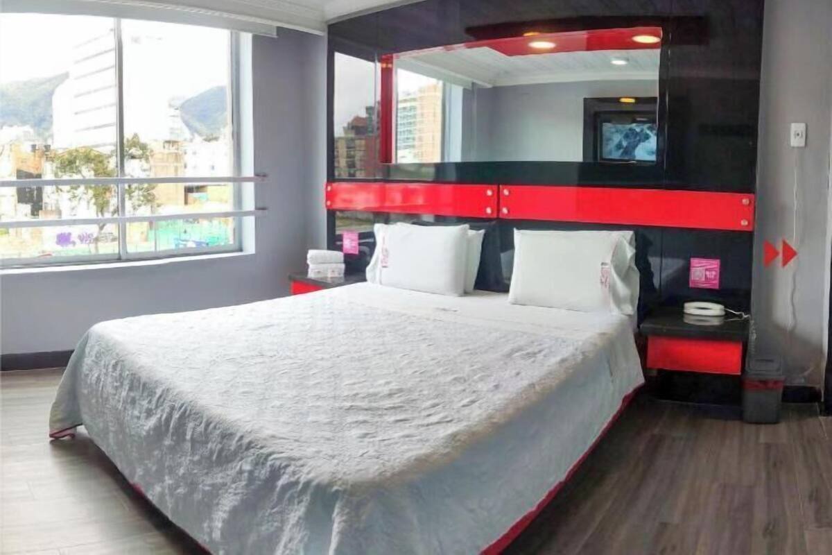 Quarto Económico | Cortinas/cortinados opacos, Wi-fi grátis