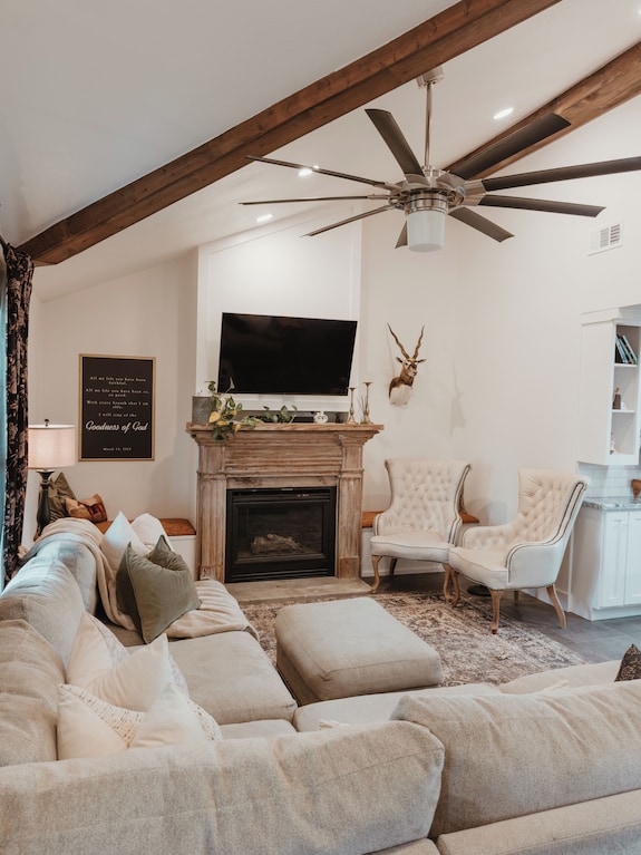 Modern Farmhouse With Pool And Hot Tub - Caldwell, TX