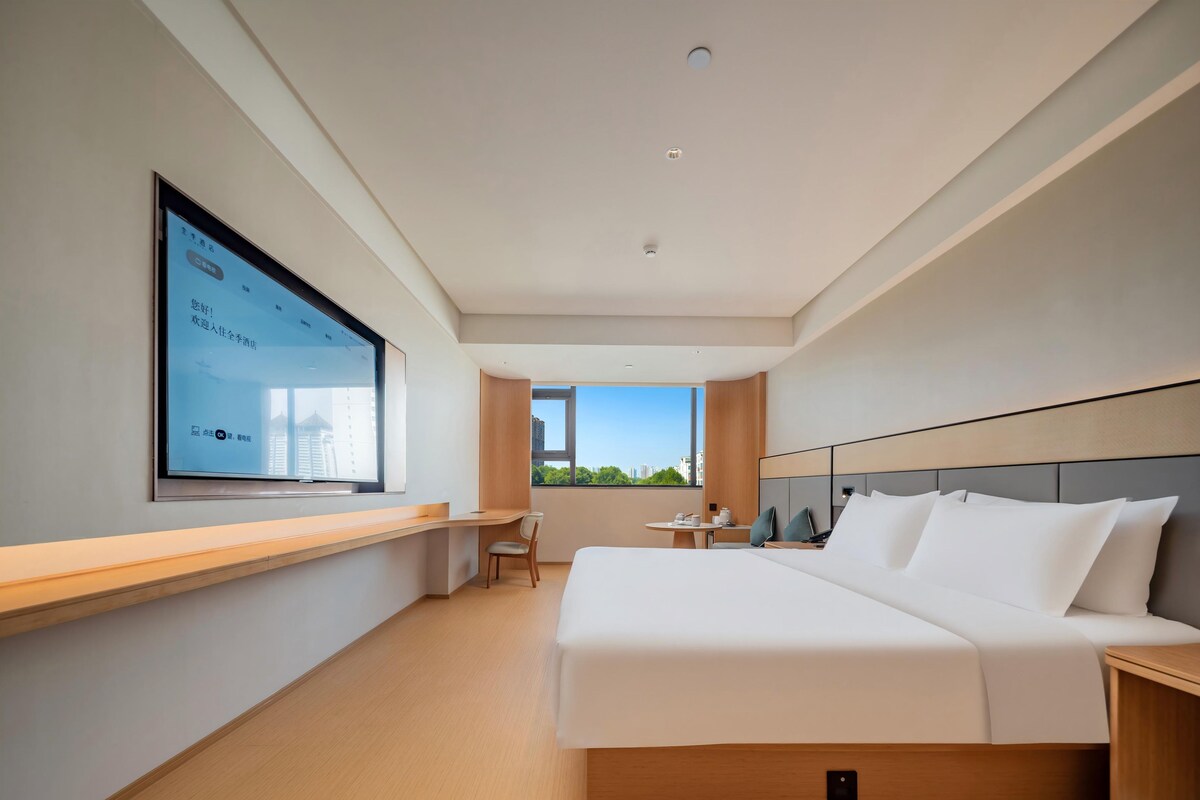 Business King Room