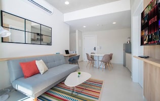 Apartamento, vista para a cidade | Área de estar