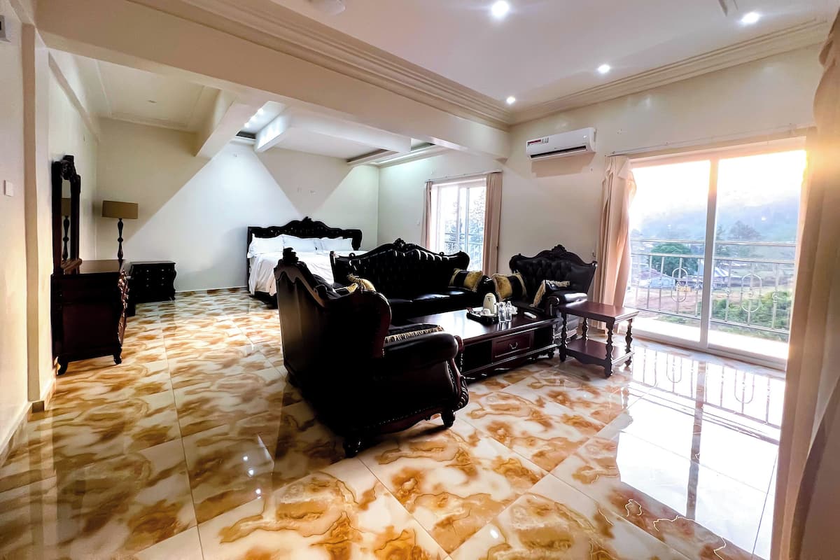 Suite de Luxo | Cofre no quarto, secretária, Wi-fi grátis, roupa de cama fornecida