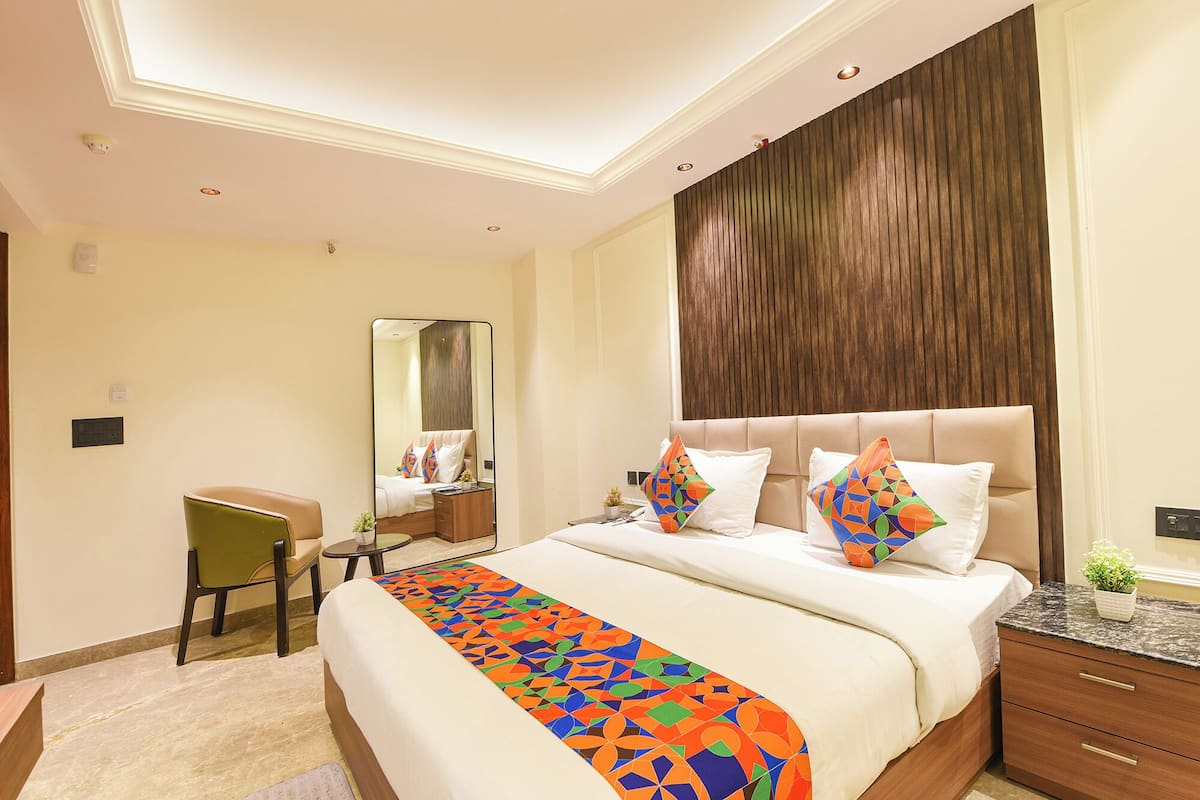 Quarto Deluxe | Lençóis de algodão egípcio, roupa de alta qualidade, cofre no quarto 