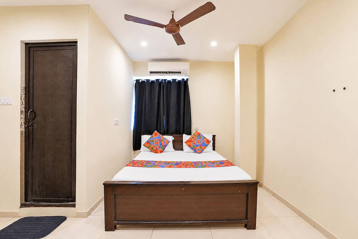 Quarto Deluxe | Lençóis de algodão egípcio, roupa de alta qualidade, cofre no quarto 