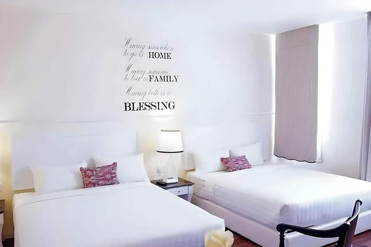 Quarto Familiar | Secretária, Wi-fi grátis, roupa de cama fornecida 