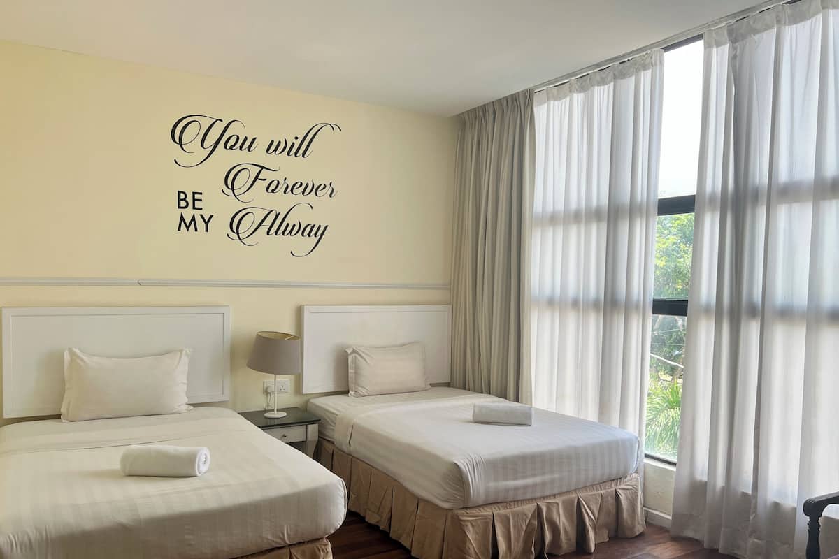 Quarto Triplo Superior, 3 camas individuais | Secretária, Wi-fi grátis, roupa de cama fornecida 