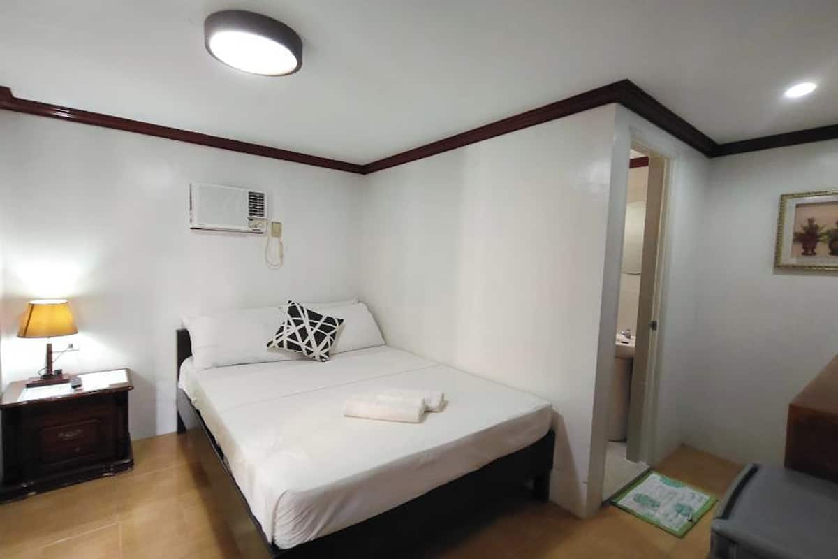 Quarto casal standard | Cofres nos quartos, escrivaninha, Wi-Fi de cortesia, roupa de cama