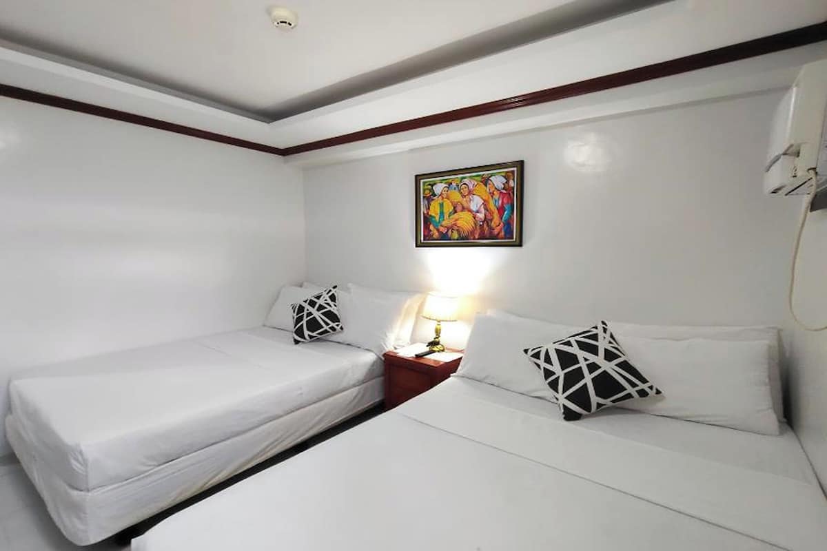 Quarto família, ao lado da praia | Cofres nos quartos, escrivaninha, Wi-Fi de cortesia, roupa de cama