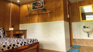 Quarto Duplo, terraço | Cozinha partilhada | Um frigorífico no espaço comum