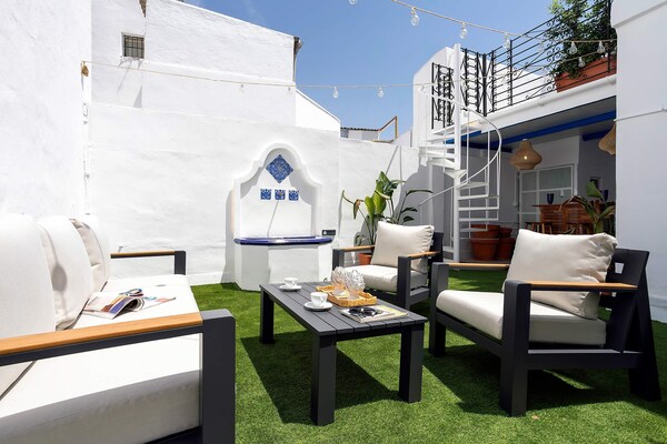 Stylish House With Terrace. Casa Del Buen Viaje - Sevilla