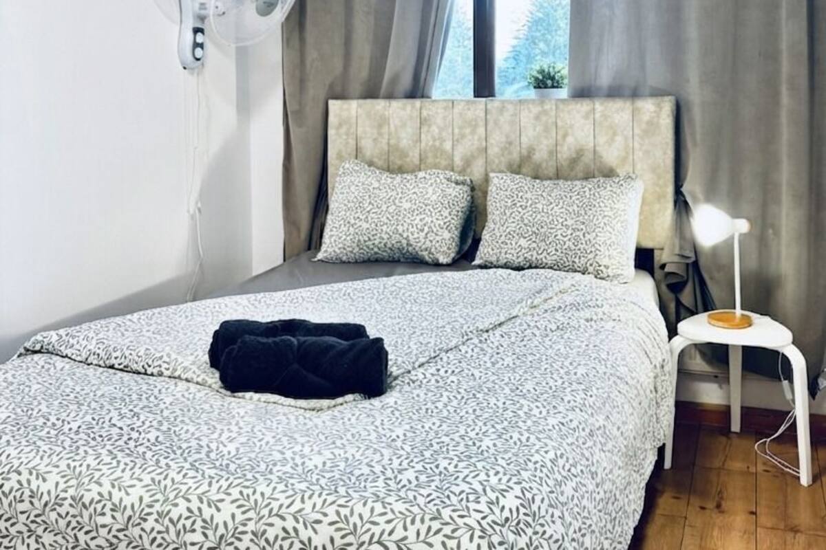 Quarto Básico | Ferro/tábua de engomar
