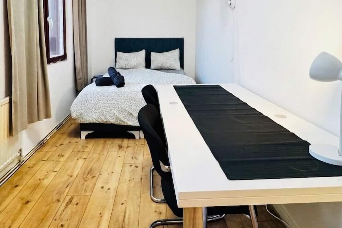 Quarto Básico | Ferro/tábua de engomar