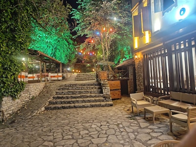 TARİHİ ATA KONAK