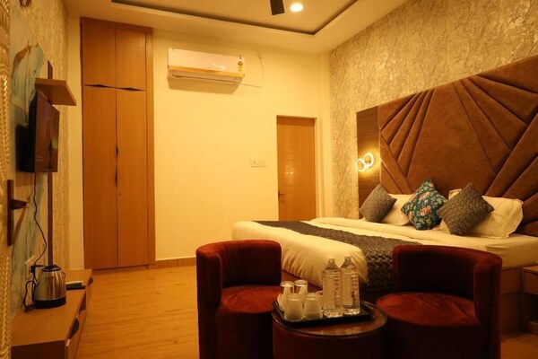 Aakruti Resorts - Mathura