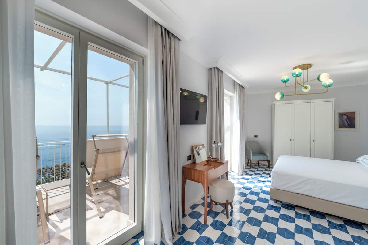 Quarto Duplo Júnior, vista para o mar | Roupa de alta qualidade, minibar, cofre no quarto