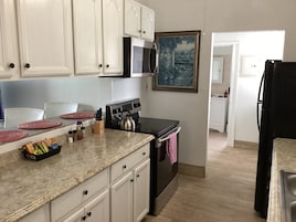 Condo, para não fumantes, vista para o jardim | Escrivaninha, espaço de trabalho para notebook