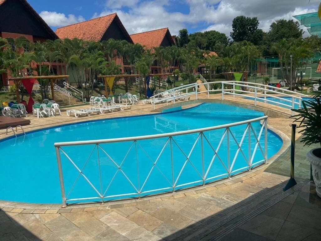 3 piscinas externas, guarda-sóis, espreguiçadeiras