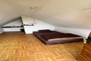 Quarto Básico | Interior