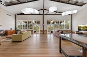Casa Standard, vista para o pátio | Interior