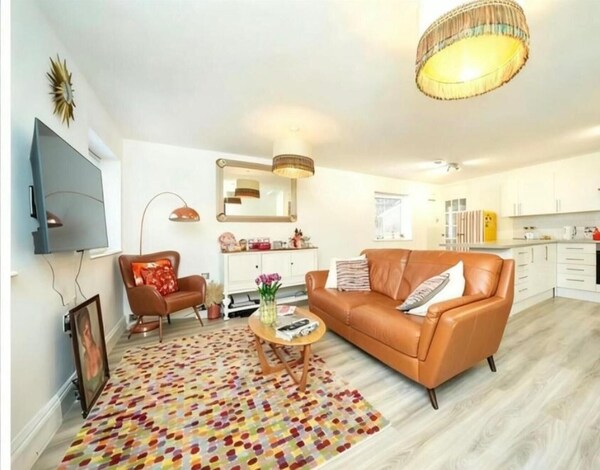 1 Bed Apartment Sleeps 2 -Free Parking -Wifi & Tv - Birmingham