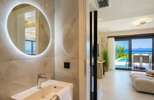 Olea Pearl Villa with Private Heated Pool | Casa de banho