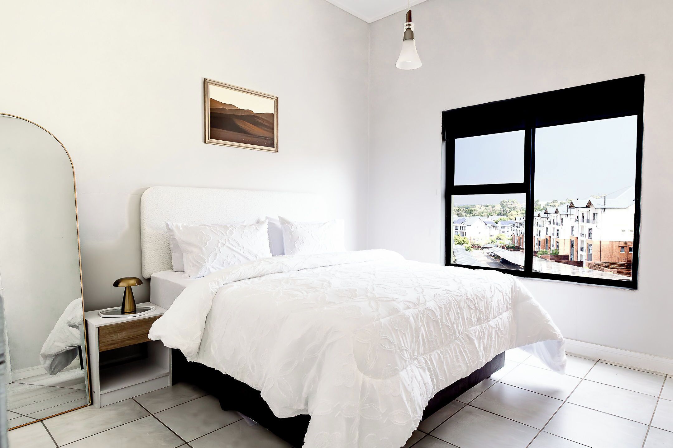 Stylish 2br Retreat With Pool,fast Wifi,near Sandton City. - Edenvale