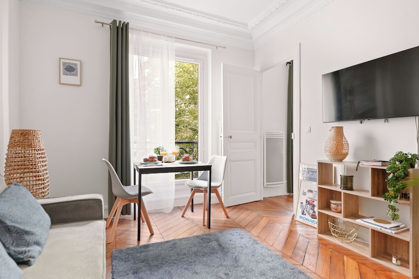 Cozy 1br Near Eiffel Tower - Sleeps 4 - Gare Montparnasse - Paris