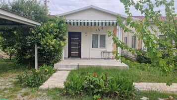 Apartamento família, vista para a baía | Detalhe da fachada