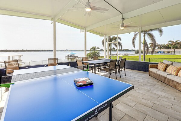 Boat Dock, Lounge Lanai! Lake Clay Group Retreat - Lake Placid, FL