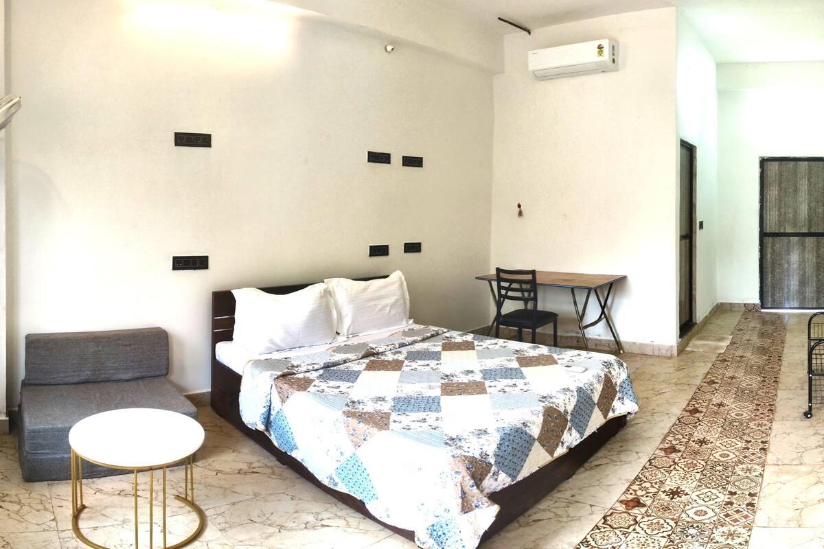 Quarto Duplo Económico, vista para o jardim | Ferro/tábua de engomar, Wi-fi grátis 