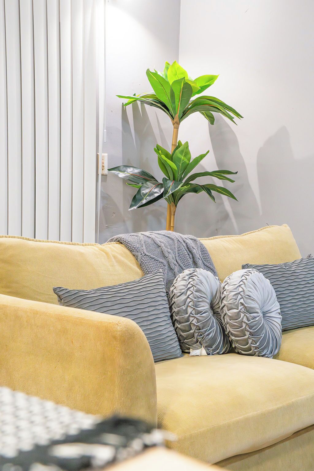 Spacious Southern Charm With Pool Table! - Riverdale, GA