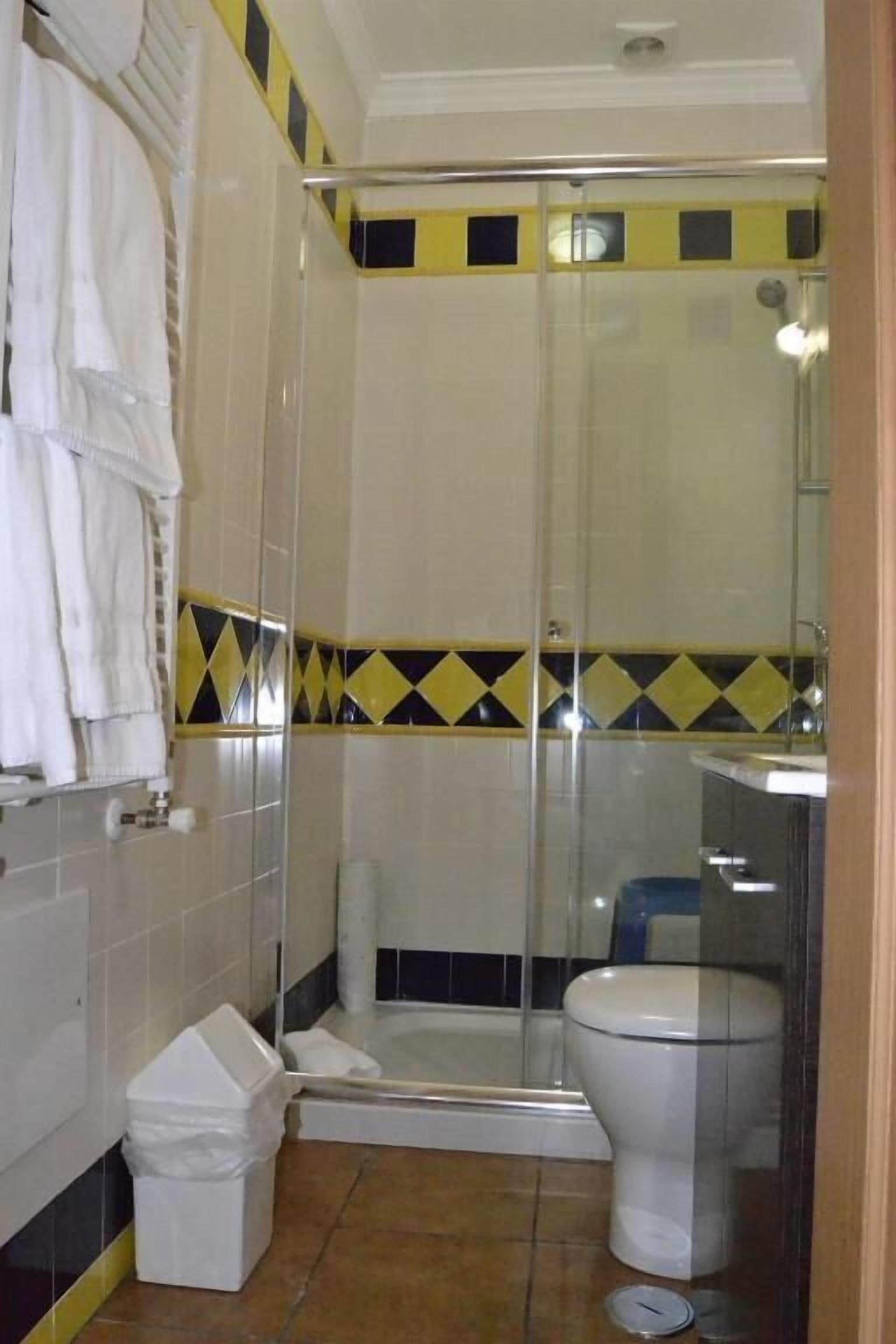 Quarto Twin Económico | Casa de banho