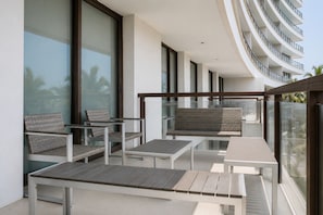 Loft luxo, sacada, vista para a piscina | Área da propriedade