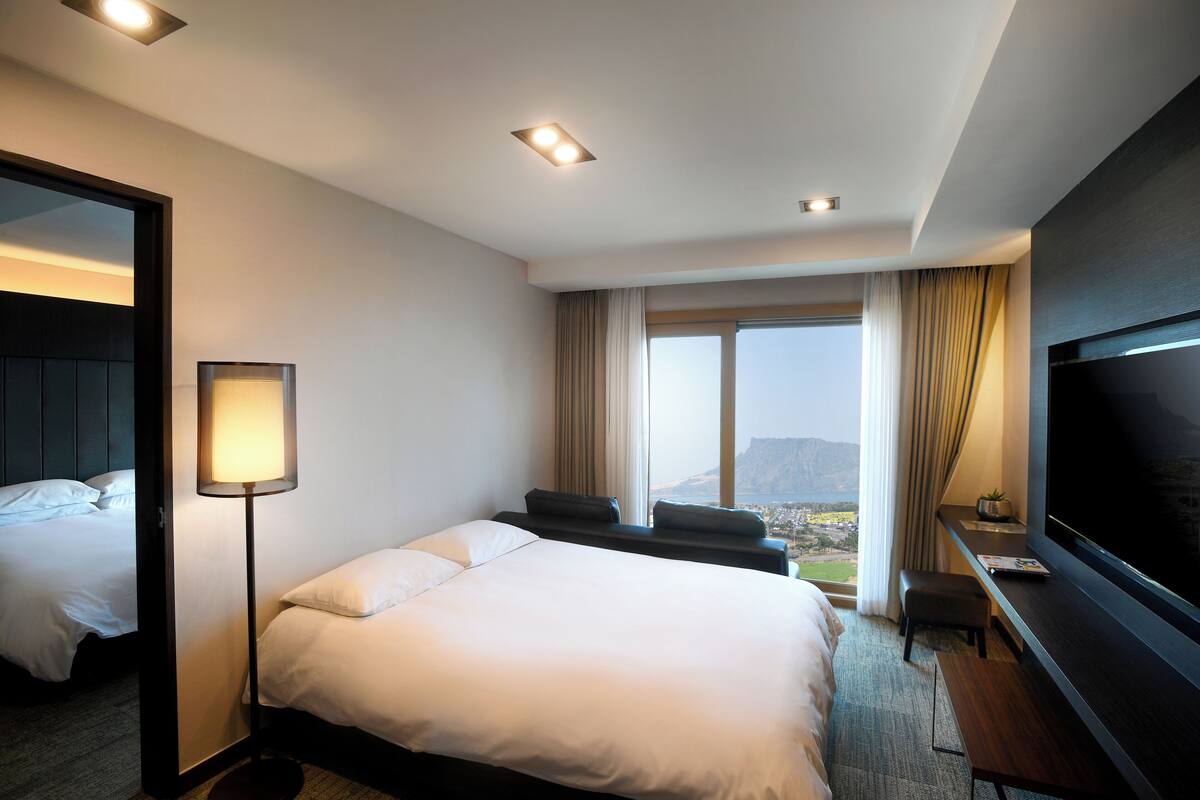 Suite Premium, varanda | Edredões de penas, secretária, Wi-fi grátis 