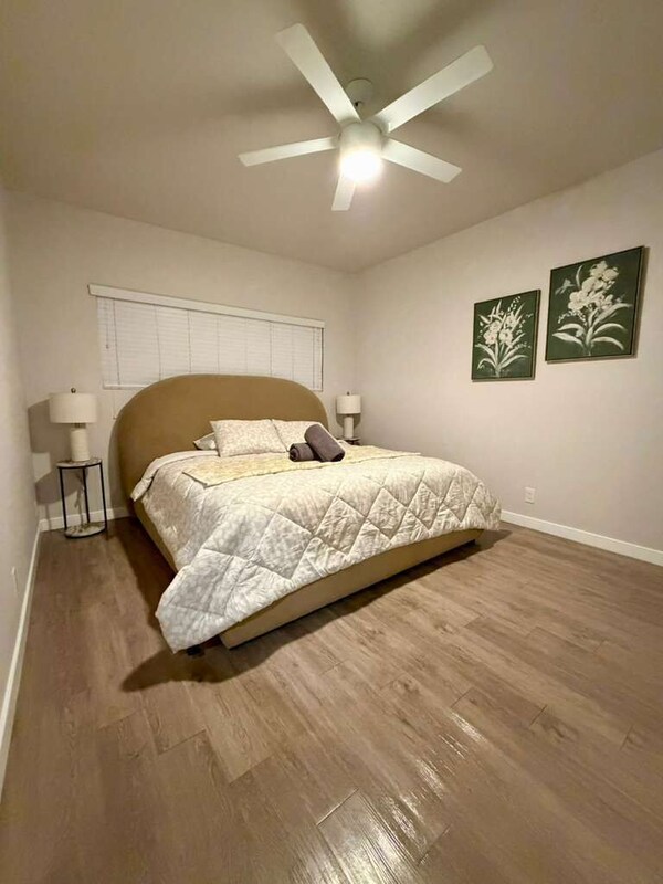 One Lux Stay Coastal 2br Retreat Near The Beach - Los Angeles, CA