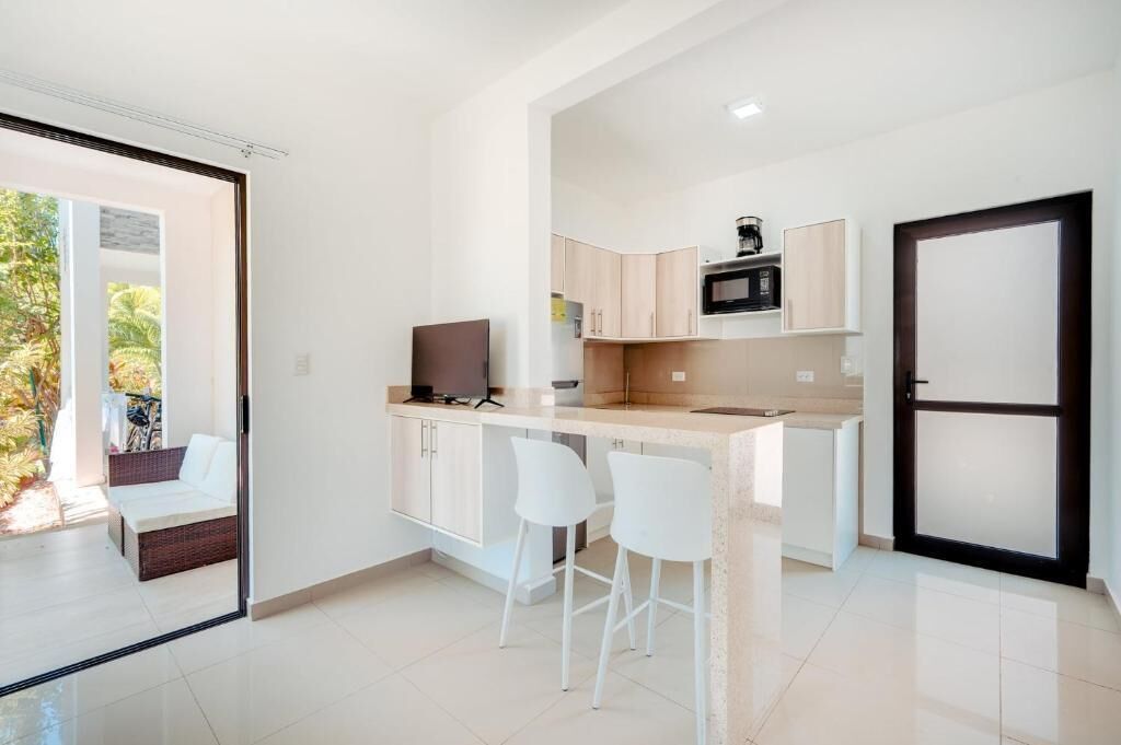 Apartamento Superior, pátio, vista para o pátio | Sala de estar | Smart TV 
