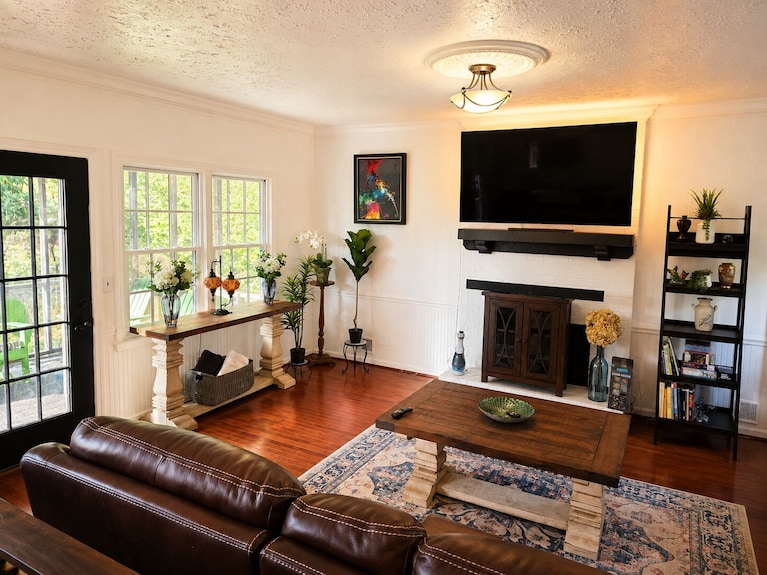 3 Bed 2 Bath In Kennesaw With Game Room Near Ksu And Truist Park - Kennesaw, GA