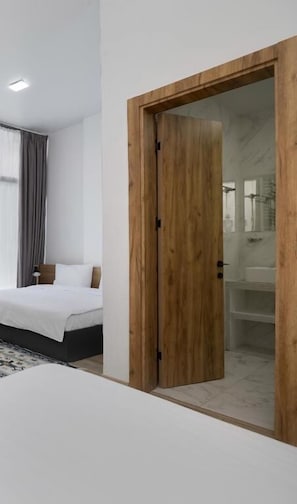Quarto Familiar, varanda, vista para a montanha | Cofre no quarto, secretária, quartos insonorizados 